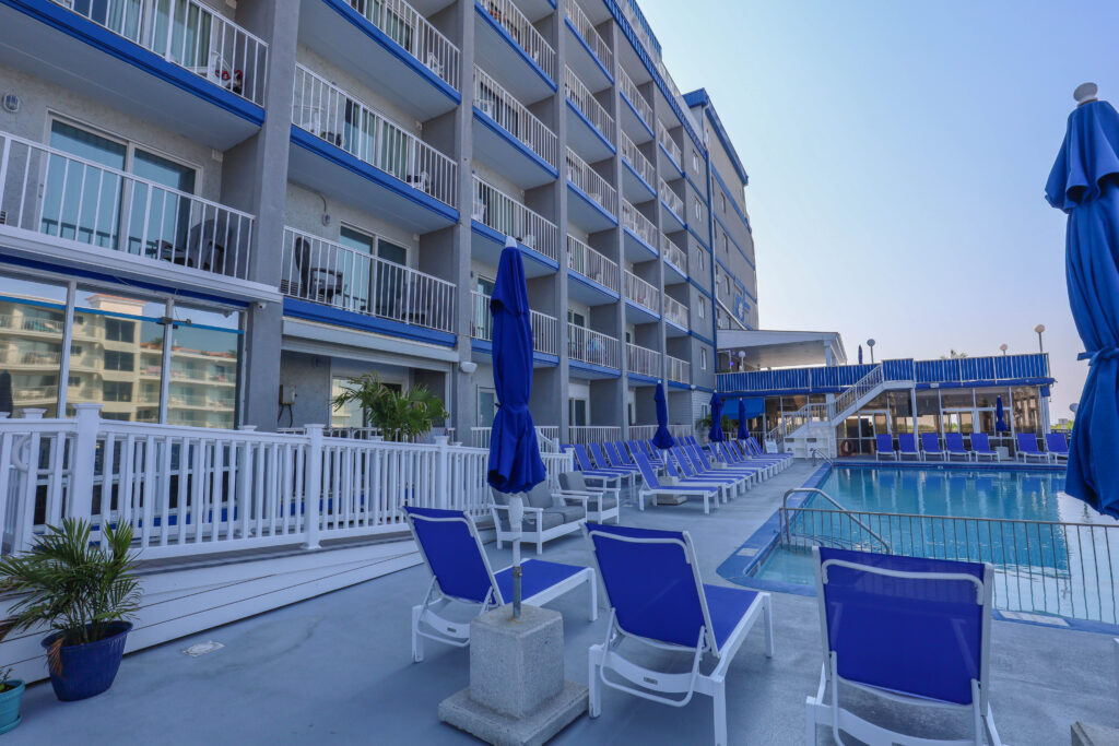 Pool Area - Adventurer Oceanfront Inn