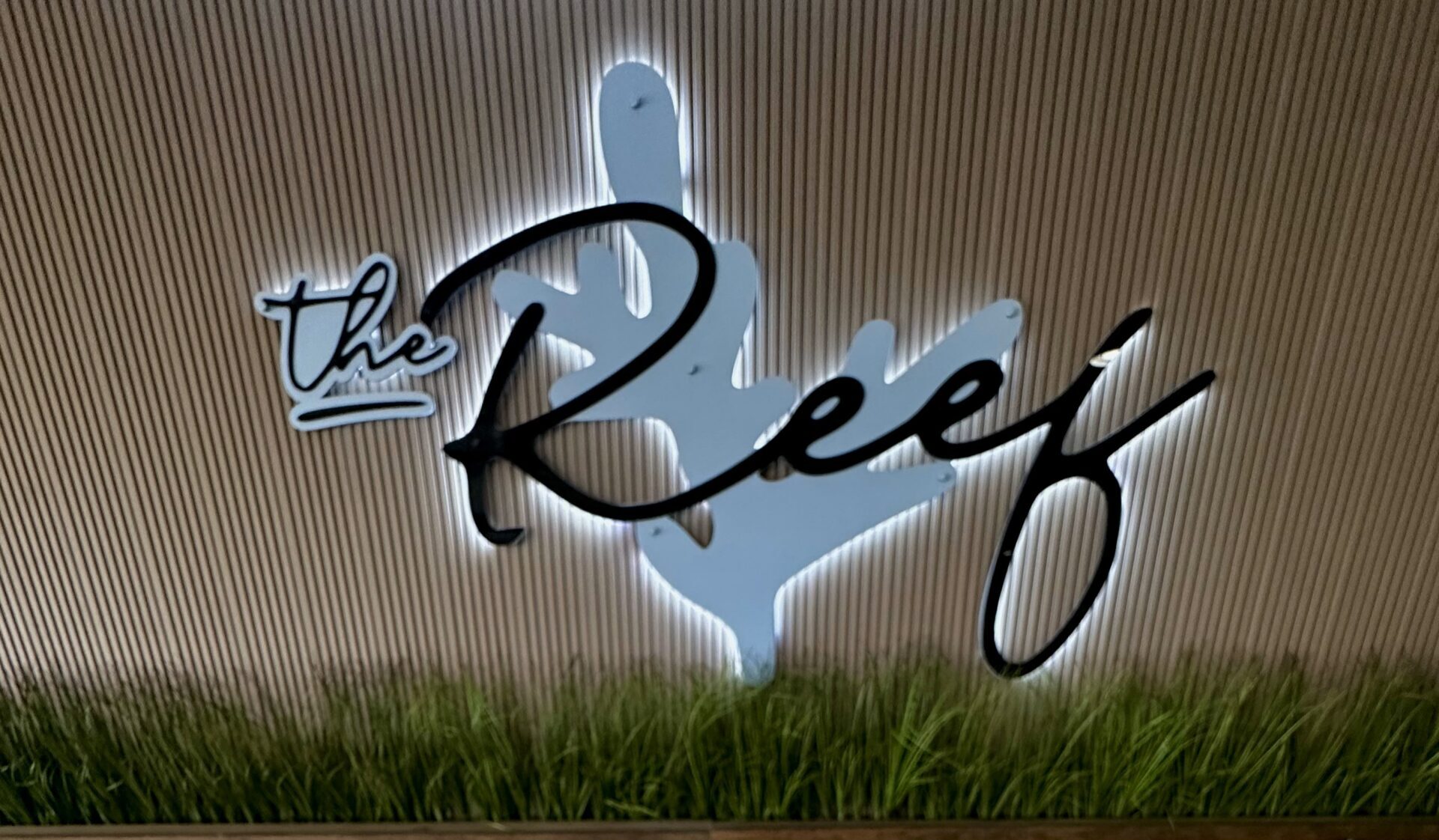 The Reef Restaurant - Adventurer Oceanfront Inn
